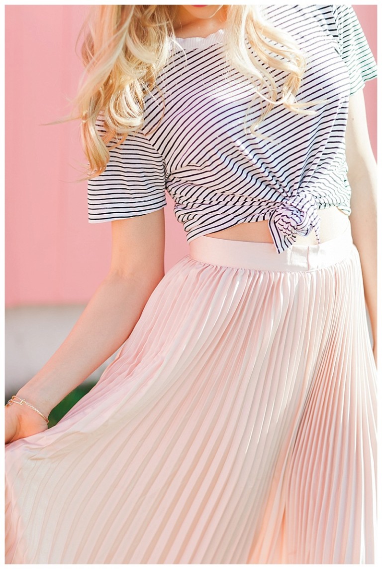 The $0 Style Trick For Creating A Crop Top from Any Shirt - Blush & Camo